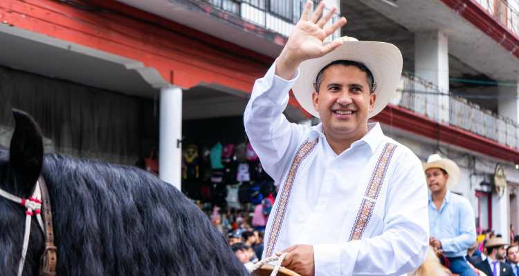 Asesinan a Carlos Manzo presidente municipal de Uruapan, durante un ...